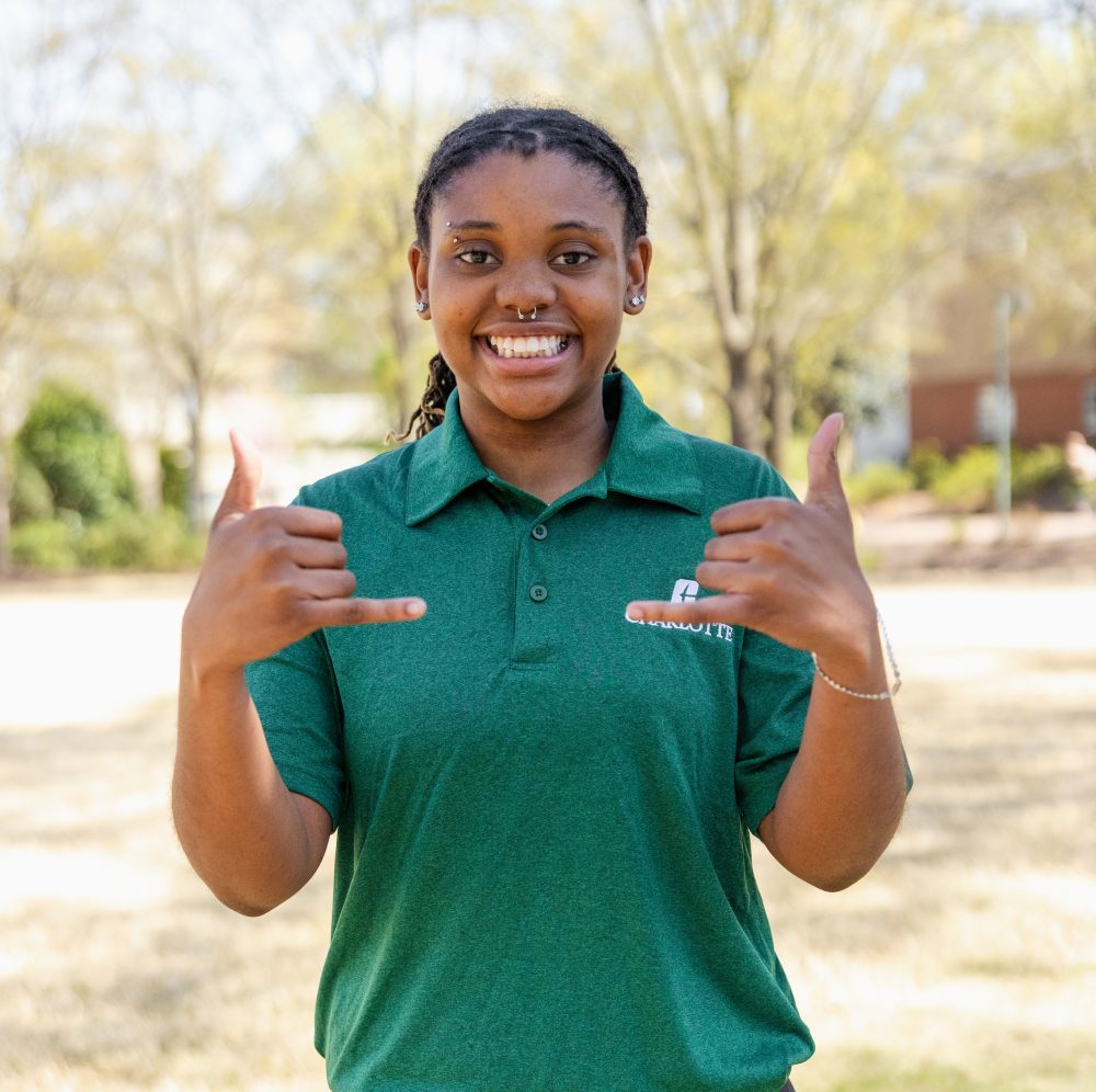 MeMe Edwards (she/her) - New Student Orientation